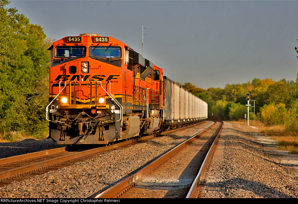 BNSF 6435 Leads C-ETMPAM0-91